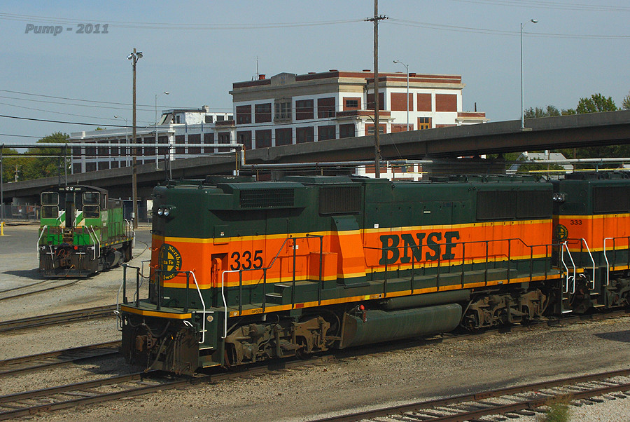 BNSF 335 - EMD GP60B